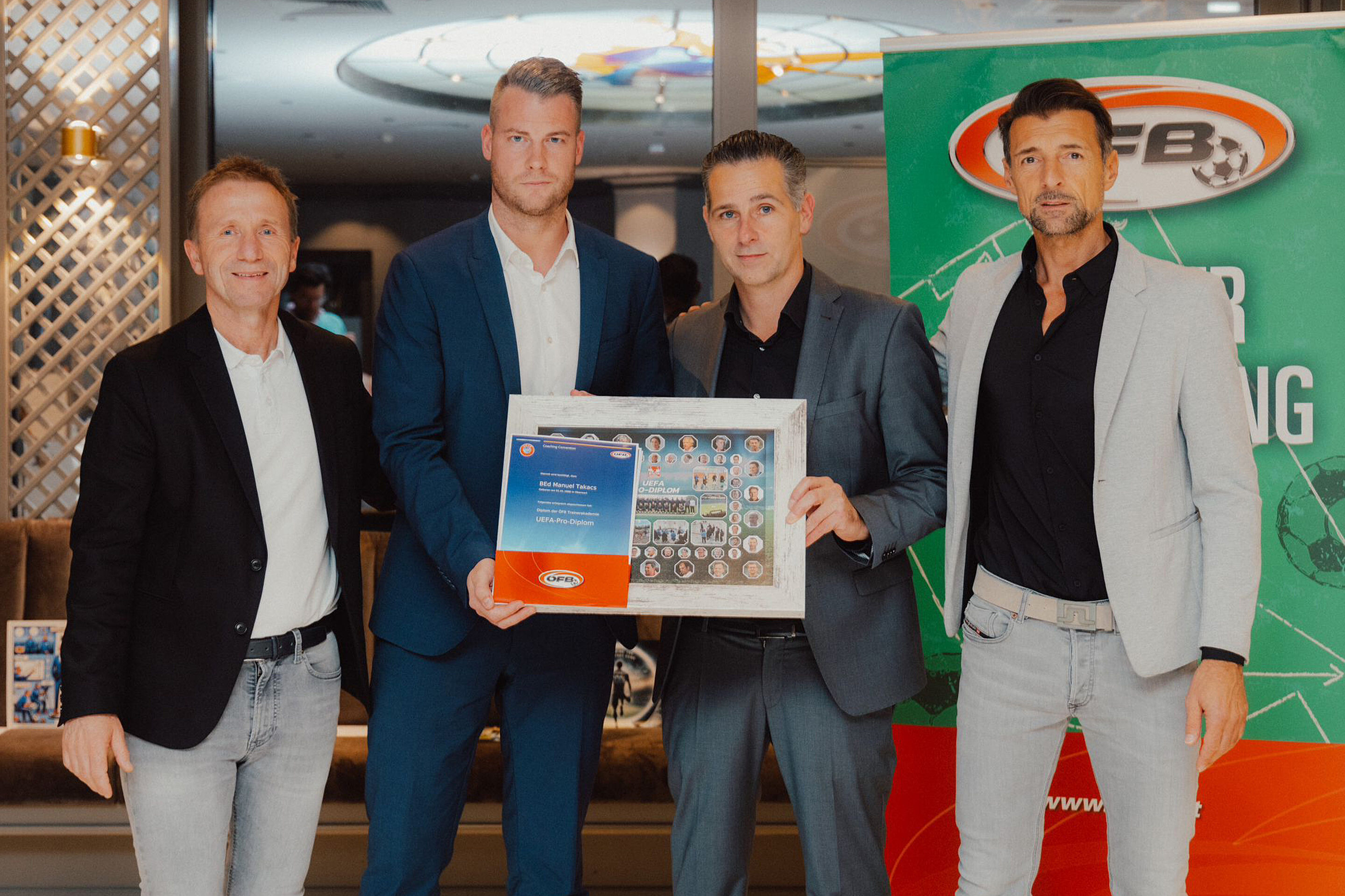 UEFA-Pro-Diplom für Akademie-Leiter Manuel Takacs
